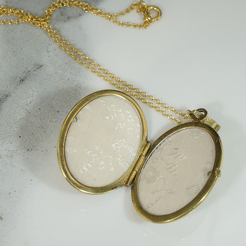 Pretty Vintage Oval Locket – GSL